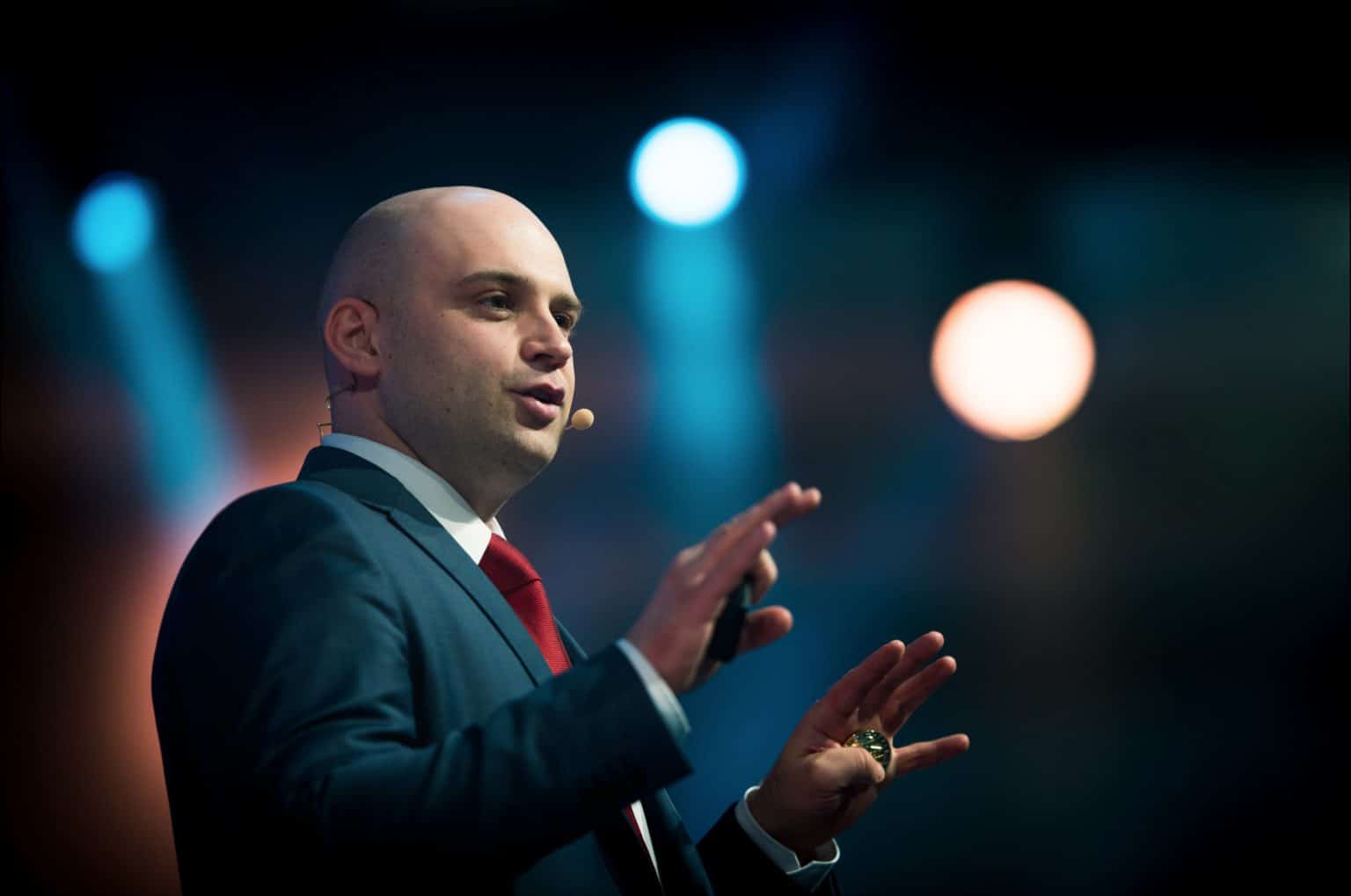 Alexander Reinhardt: Der mit Kryptowährungen tanzt - founders magazin